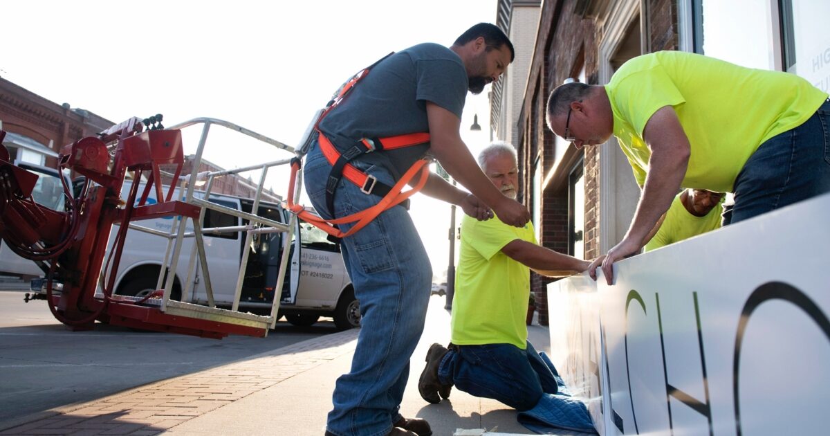 Signage Installer: Omaha, Nebraska Office